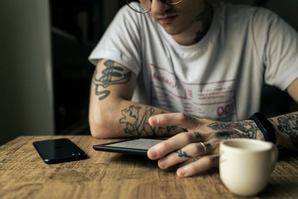 How do you write an email to a garment buyer (with examples)